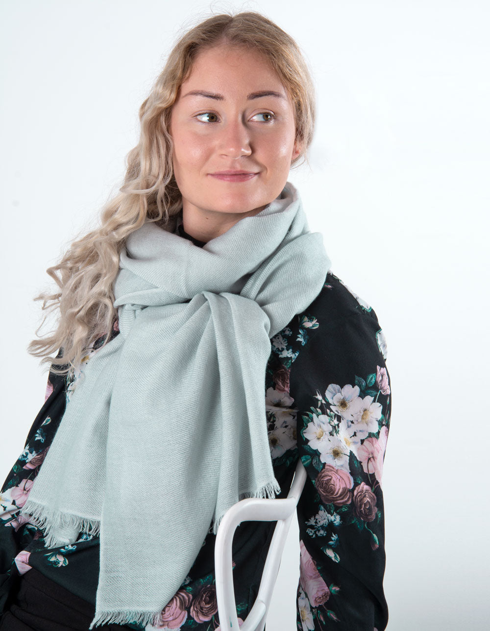 Pale grey cashmere scarf store